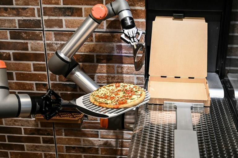 Paris gets a taste of pizza-making robots | News