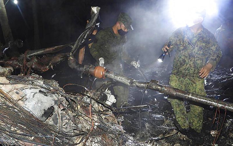 Philippines retrieves crashed military plane's black boxes | International