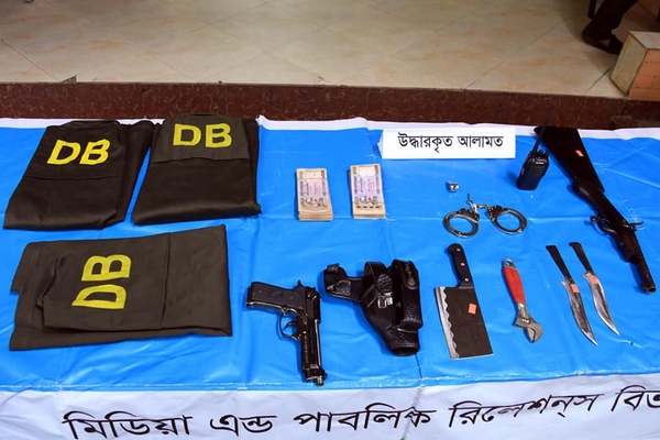 DMP arrests 4 robbers with police equipment | News