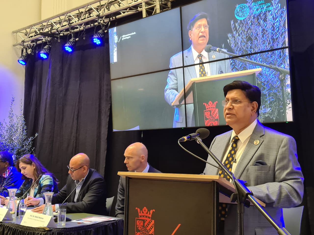 Momen interacts with Dutch students on climate issue | News