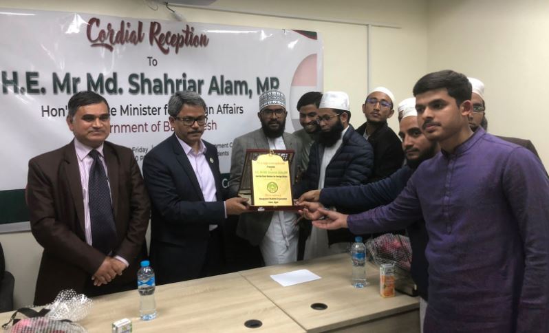 Shahriar interacts with Bangladeshi students in Egypt's Al Azhar ...