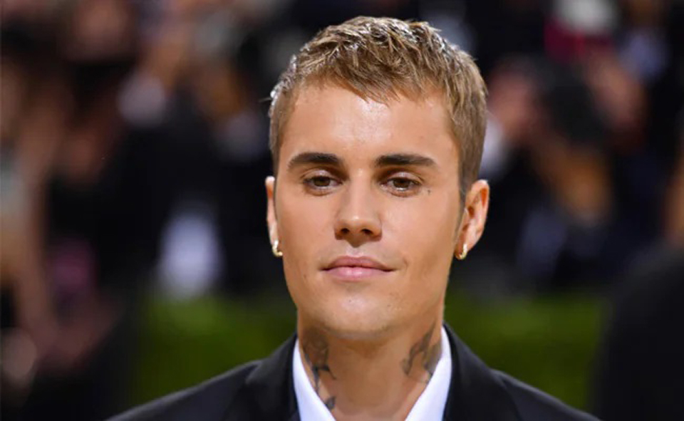Justin Bieber says suffering from facial paralysis | News