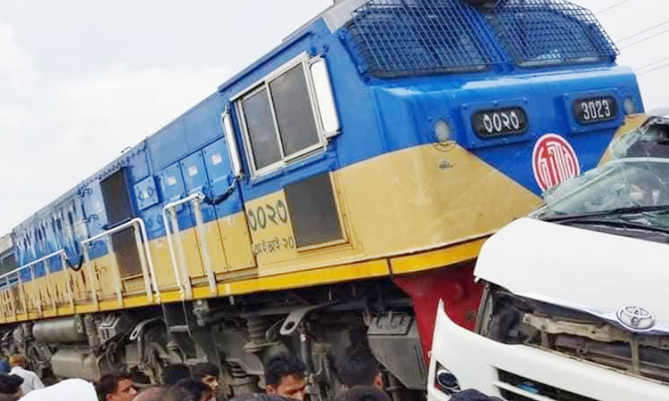 11 die as train rams microbus in Mirsharai of Chattogram | News Flash