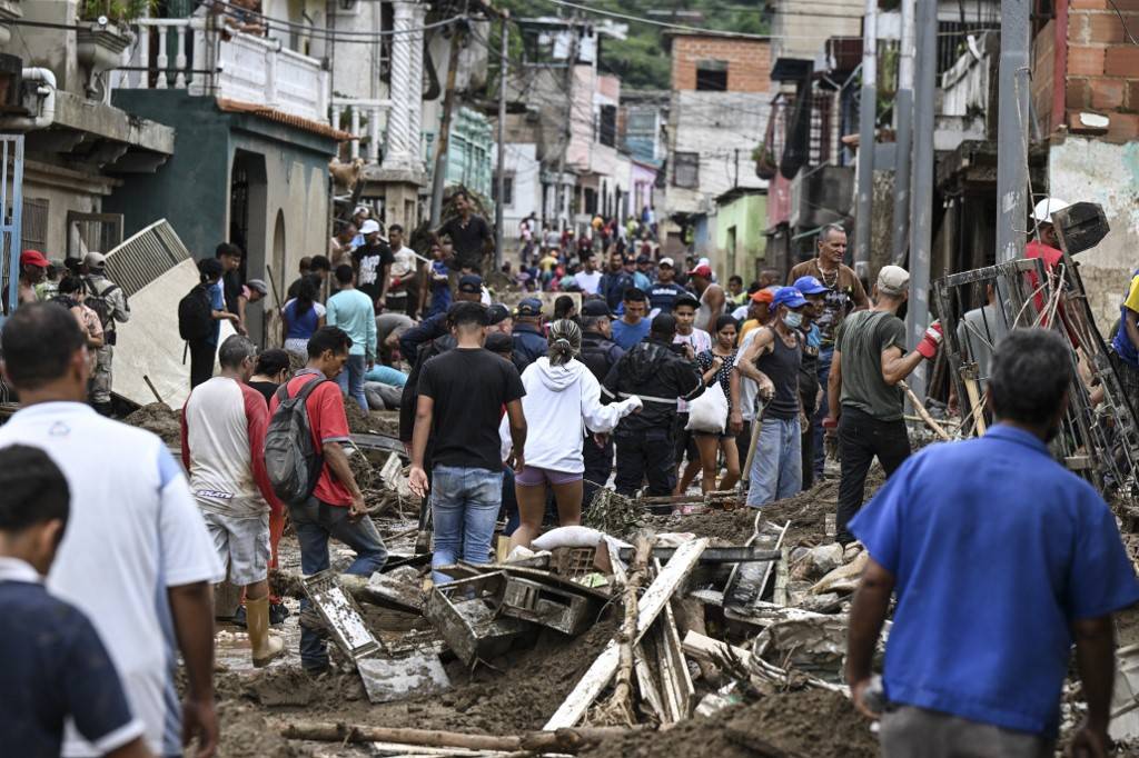 Venezuela landslide leaves 25 dead, more than 50 missing | News