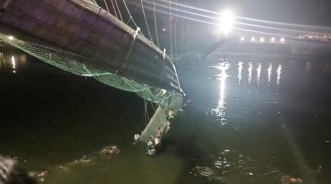 91 killed in Gujrat cable bridge collapse | News