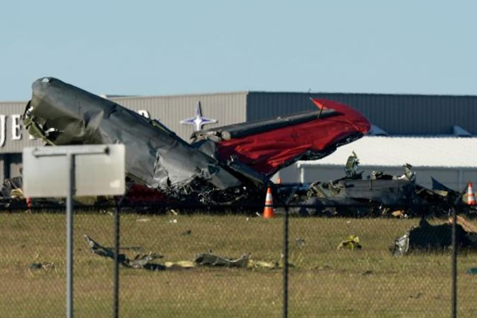 Two Wwii Planes Collide At Dallas Air Show Us Aviation Agency News