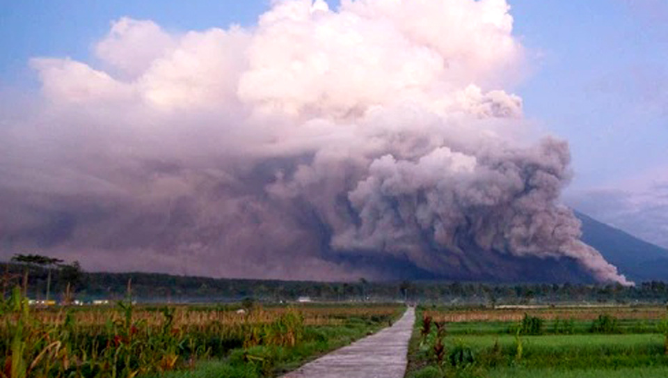Indonesia's Mount Semeru volcano erupts, top alert status triggered | News