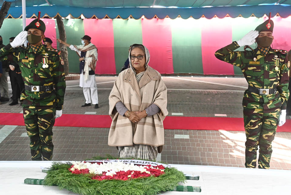 PM pays homage to Bangabandhu at Tungipara | News Flash