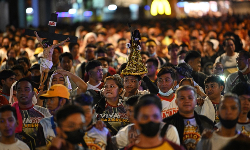 Thousands of Filipinos march in reverence of Catholic icon | News