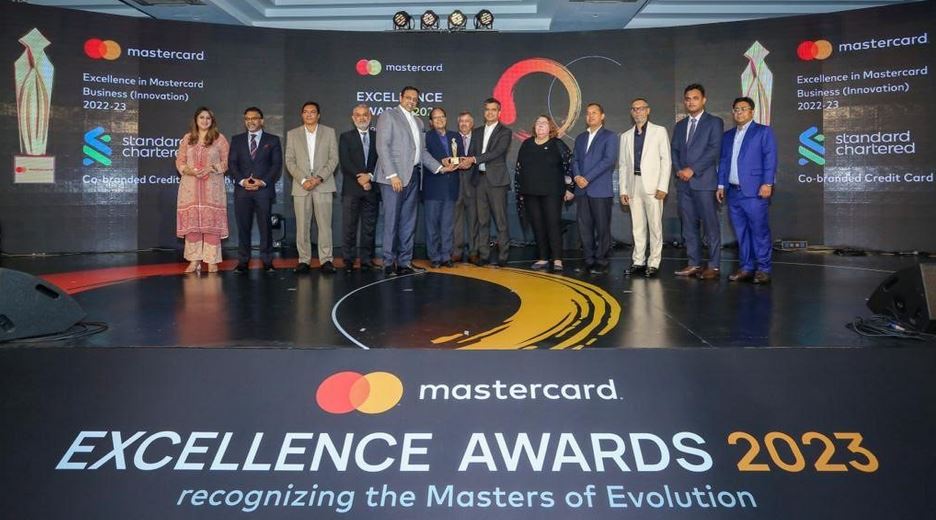 StanChart wins three awards at Mastercard Excellence Awards 2023 | News