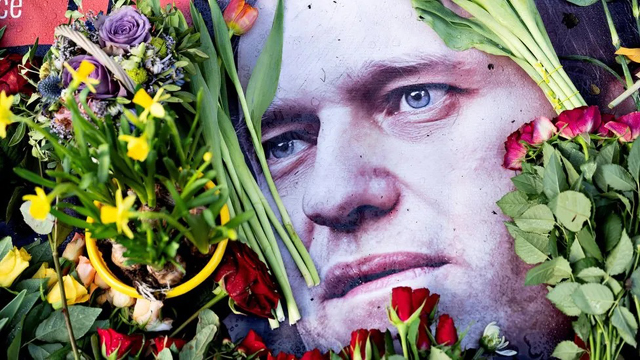 Navalny tributes paid at Moscow's 'Wall of Grief' | News