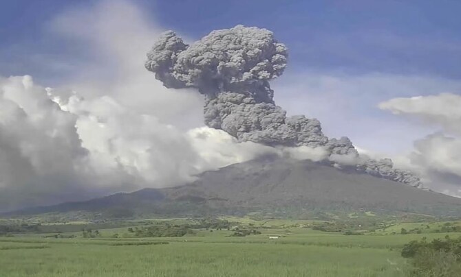 Evacuation call as Philippine volcano erupts | News