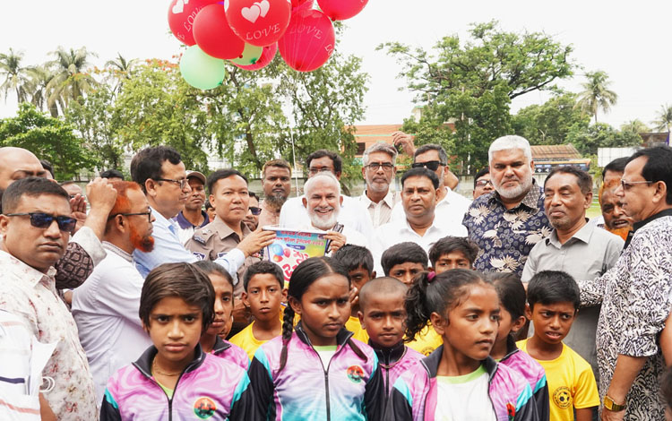 খুলনায় প্রাথমিক বিদ্যালয় গোল্ডকাপ ফুটবল টুর্নামেন্ট শুরু | খেলাধুলা